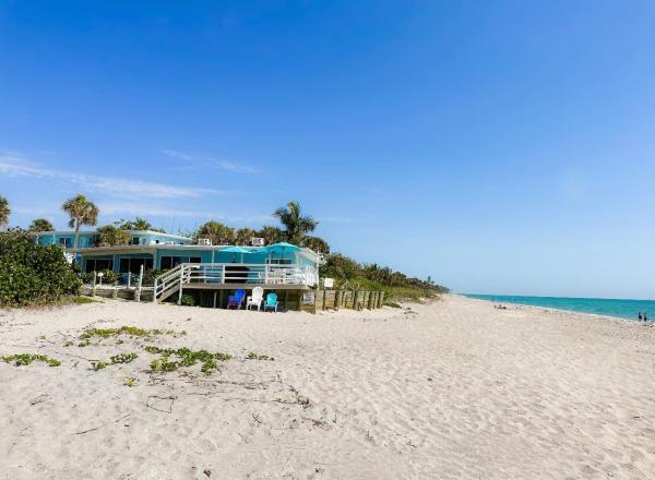 The Pearl Beach Inn - Englewood, FL