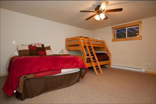Private Room In Cozy Townhouse - Breckenridge, CO