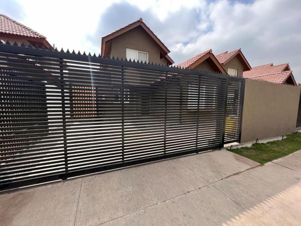 Gran Casa Confortable En Santiago - Colina