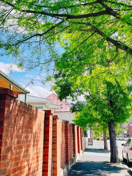 Luxury Hobart City Fringe Home - Cambridge