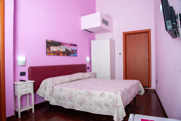 Palazzo Carafa Della Spina Room And Apartment - Naples