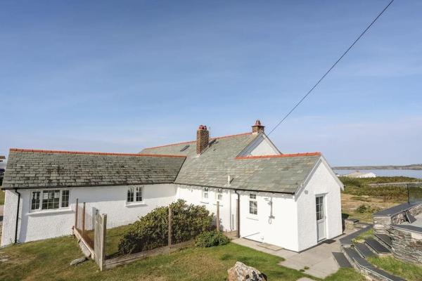 Druidsmoor - Sea Views-sleeps 8-ravenspoint Road - Trearddur Bay