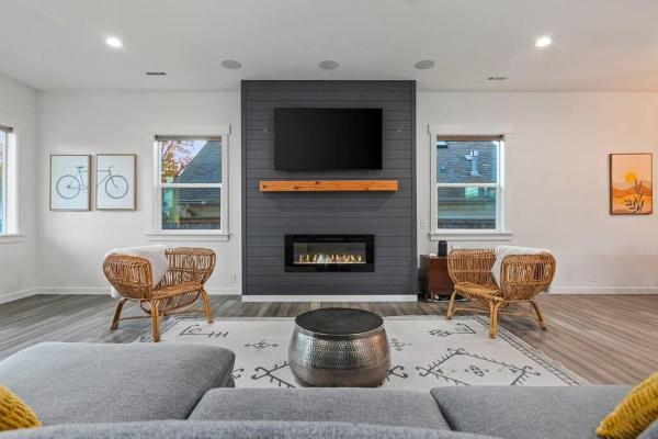 Walk To The Waterfront - Charmwood House In Tacoma - Gig Harbor, WA