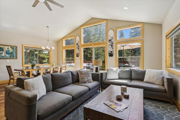 Graystone Retreat - Modern Retreat W Hot Tub & Hoa Amenities - Lake Tahoe