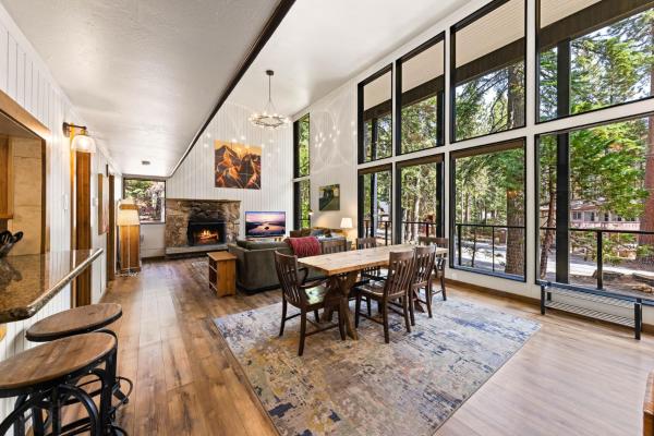 Ellis Peak Retreat - Hot Tub, Wood Fireplace, Close To Tahoe City & Dining - Tahoe City, CA