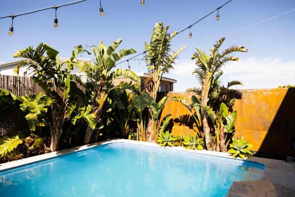 Resort Style Home Close To The Beach With Pool, Sauna And Pizza Oven - Randwick
