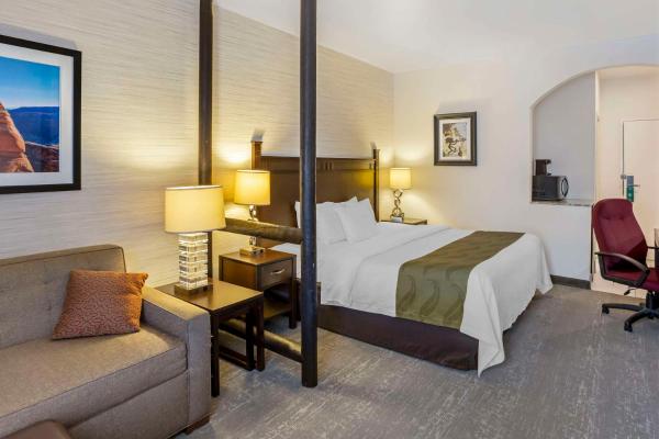 Quality Suites Moab Near Arches National Park - Moab, UT