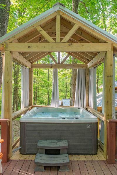 Stefan Cabin Nature-nested Tiny Home Hot Tub - Chattanooga, TN