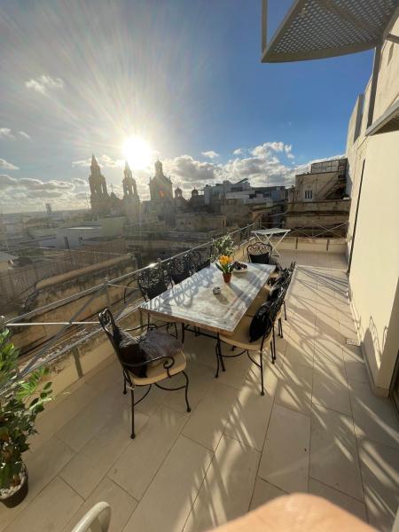 Sliema Townhouse, Rooftop, Terrace, Prime Spot W Sea & Valletta Views - Valletta
