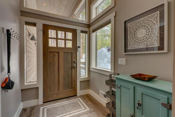 Mountain Jewel In Tahoe Donner - Beautiful 4 Bedroom W Hot Tub, Access To Hoa Amenities - Truckee, CA