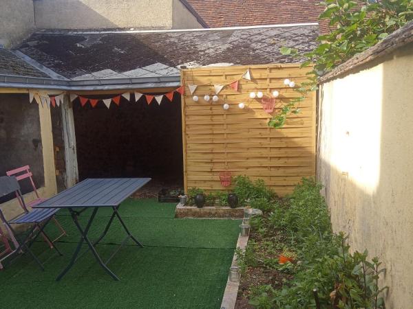 ÉLégante Maison De Ville Avec Cour Intérieure, Centre De Châteaudun, Proche Sites Touristiques - Fr-1-581-115 - Châteaudun