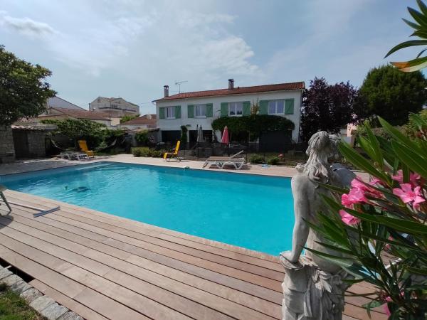 Villa 7 Chambres Avec Grande Piscine à 600 M De La Plage - Royan