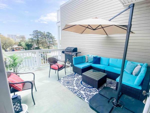Luxury Townhouse W/ Golf Cart & Private Elevator - Carolina Beach, NC