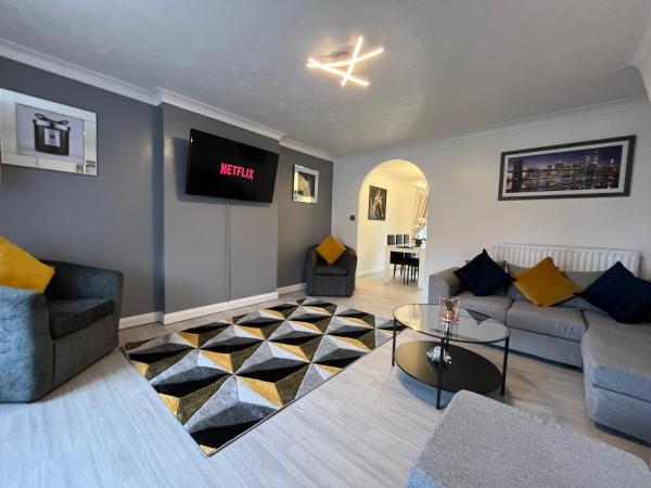 Lingfield House - Spacious 3 Bed Home From Home In Burton - Tutbury Castle