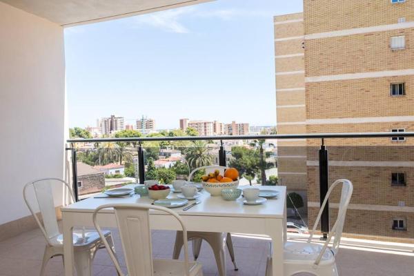 Sol Y Descanso En La Playa De San Juan - Alicante