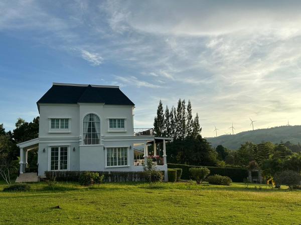 Misty English Cottage - Thailand