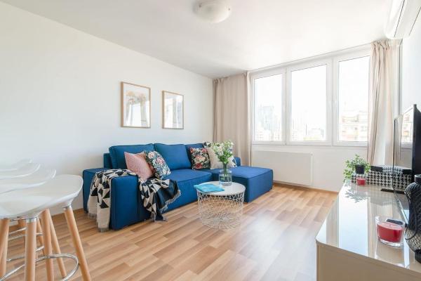 Aesthetic Apartment Located In Centre With Balcony By Noclegi Renters - Warsaw