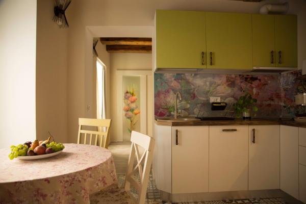 Seek And Hide - Little Julia's Hideaway - Transilvania