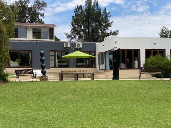 The Ridgeback, 4 Bedroom House Bryanston - Sandton