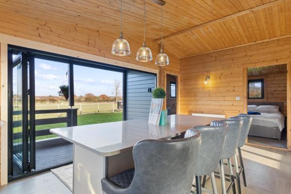 Choller Farm Lodge - Private Hot Tub - Bognor Regis