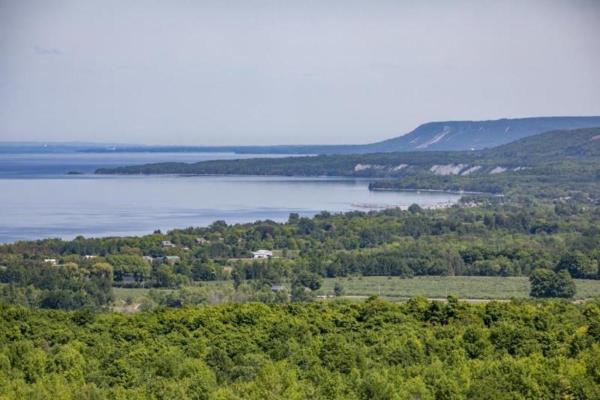 Irish Mountain Suites - Meaford