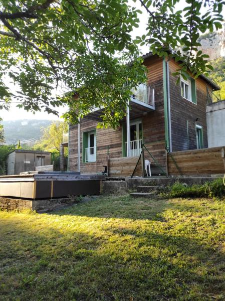 Maison Au Bord De L'eau Avec Jacuzzi - Millau