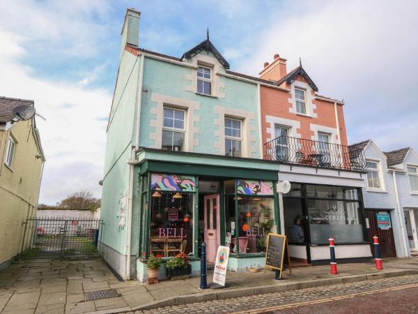 The Bell Apartment - Anglesey