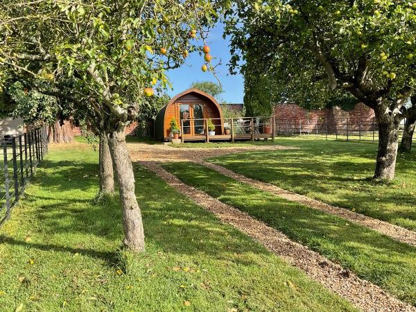 Secluded Cosy Luxury Pod With Wood Fired Hot Tub - Shropshire