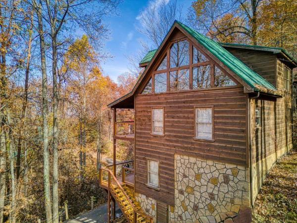 Tennessee Cowboys- Game Room, Hot Tub, Free Attraction Tickets - Gatlinburg, TN