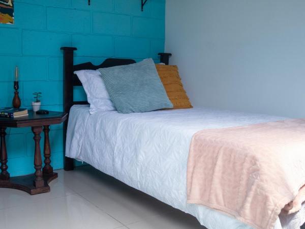 Lolas Hostal Hab. 2 (Baño Compartido) - San José