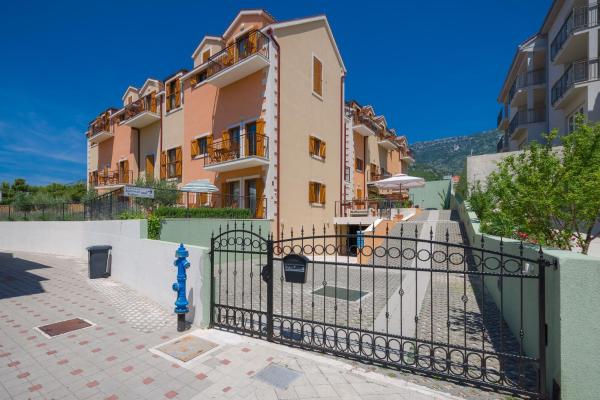 Vallum Apt. Three Bedroom Apartment With Sea View - Brač