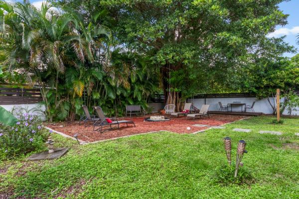 3br Miami Home Boho Style, Firepit & Yard - Miami Beach, FL