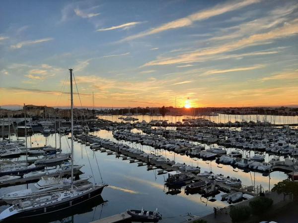 T2 Avec Climatisation, Piscine, Box Privé - Fr-1-702-6 - Agde