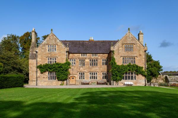 Pentrehobyn Hall Sleeps 18 - Mold