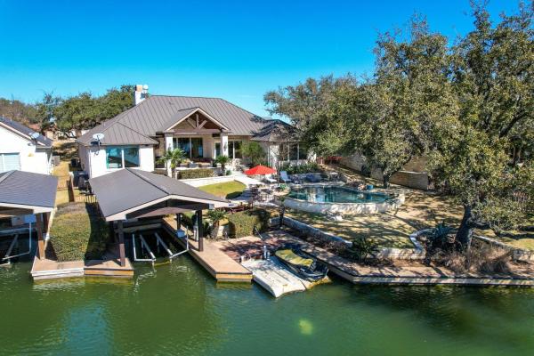 Stunning Lakefront Retreat Pool Boat Lift Spectacular Views - Horseshoe Bay, TX