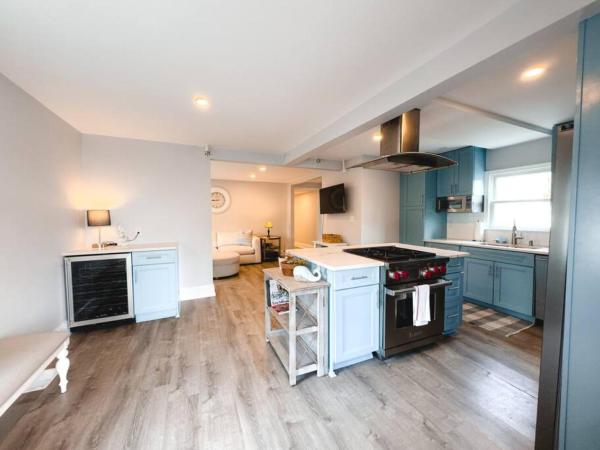 Charming Hyannis 3 Bed 2 Bath - Dennis, MA