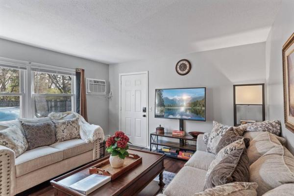 Tranquil 2br Apt Mpls - 8073 Apt 1 - Blaine, MN