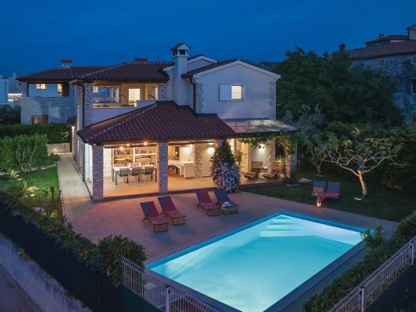 Villa In Novigrad With Pool Near Beach - Novigrad