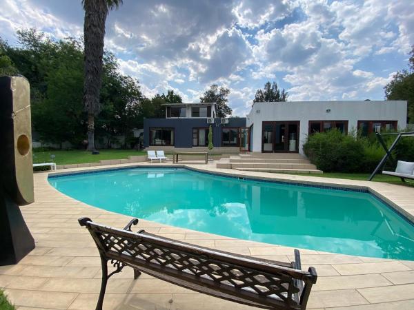 The Ridgeback, 4 Bedroom House Bryanston - Sandton
