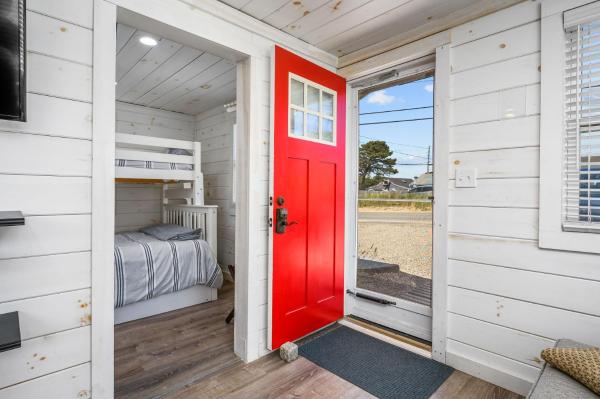 The Grey Pearl: Cozy Coastal Retreat - Mayflower Beach, Dennis