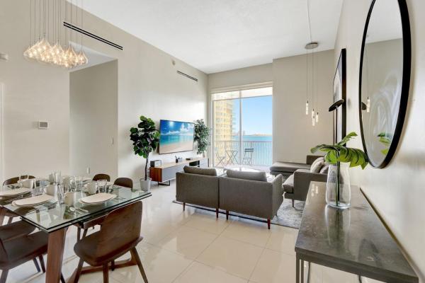 Brickell Oasis 5br Free Parking Pool Gym And More - Miami, FL
