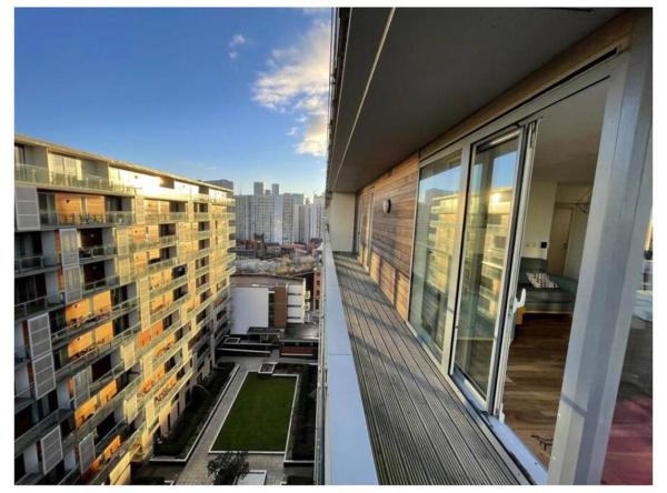 Modern Double Room - Salford