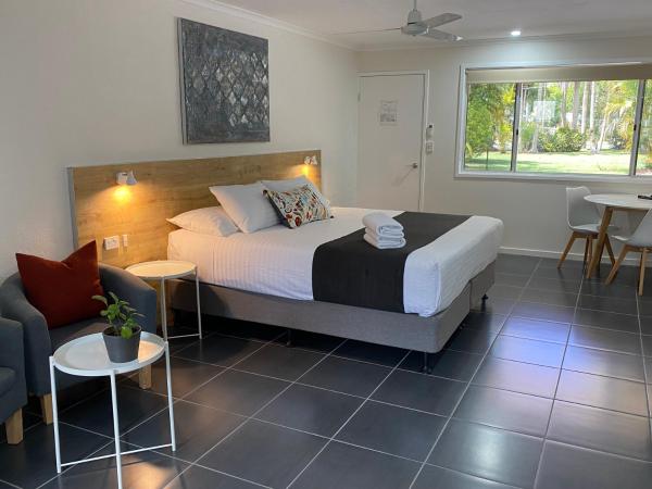Tin Can Bay Motel - Tin Can Bay