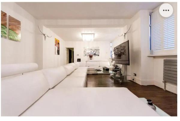 Super Large Apartment In London For Larger Groups -