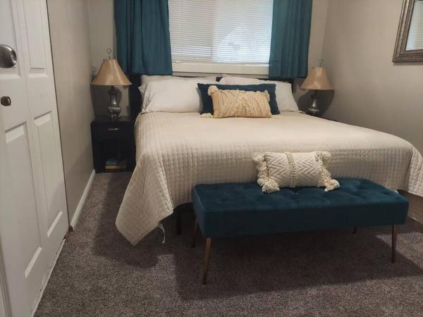 Cheerful 3 Bedroom House. Great Location - Colorado