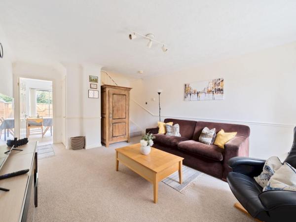 Experience Surrey 2bed Home In Walton With Parking - Pass The Keys - Twickenham
