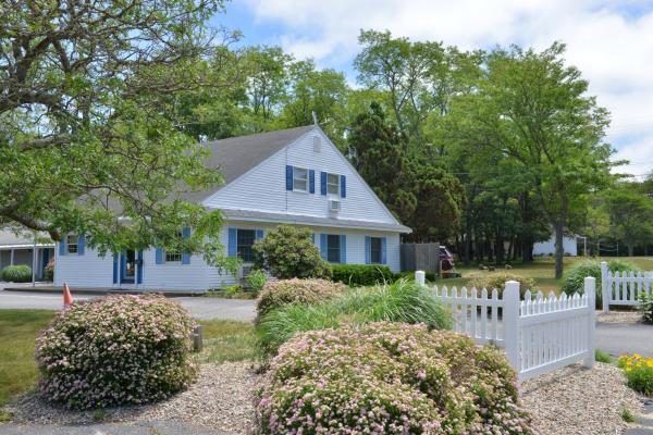 Blue Dolphin Inn - Brewster, MA