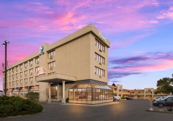 Best Western Voyageur Place Hotel - Bradford, ON, Canada