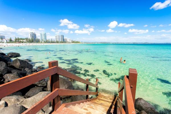 Surf Shack In Iconic Rainbow Bay - Coolangatta Qld (Pet Friendly) - Coolangatta