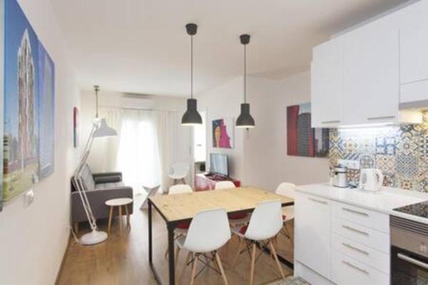 Designer Apt Near Fira Balcony 5ppwifismart Tv By Myrentalhost - L'Hospitalet de Llobregat